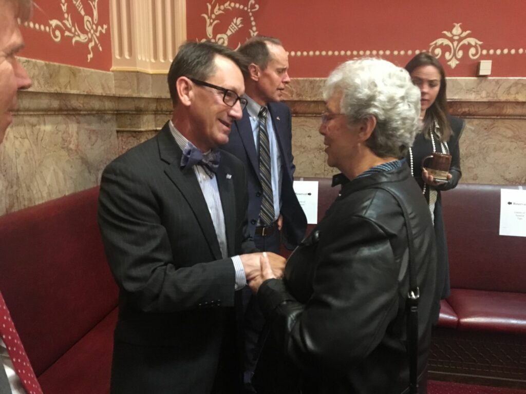 Memorial for former Sen. Ken Kester draws unprecedented group of former ...