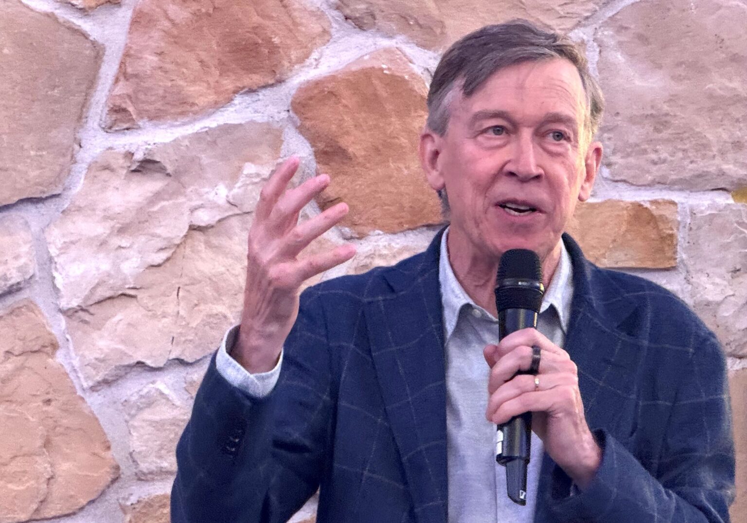 Colorado Democrat John Hickenlooper raises over $1.1 million in 4th ...